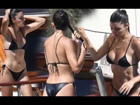 Hande Erçel Bikinili Frikik