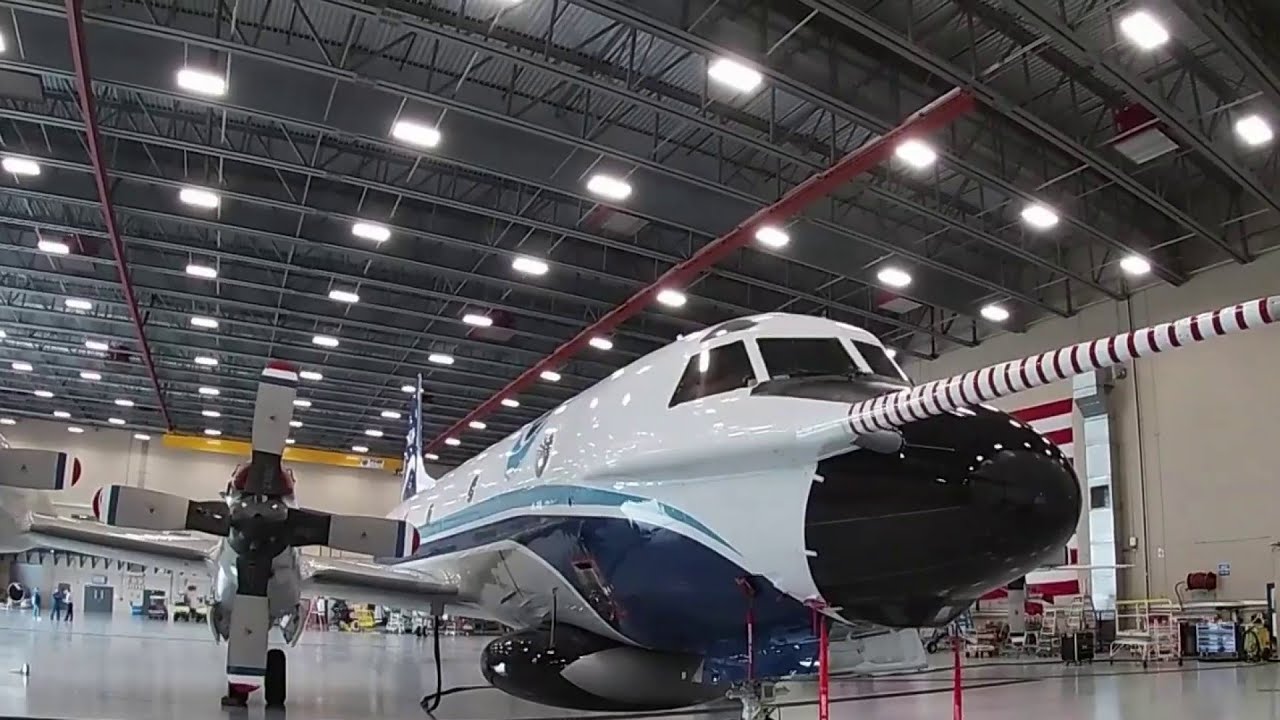 All-female hurricane hunter flight crew - YouTube