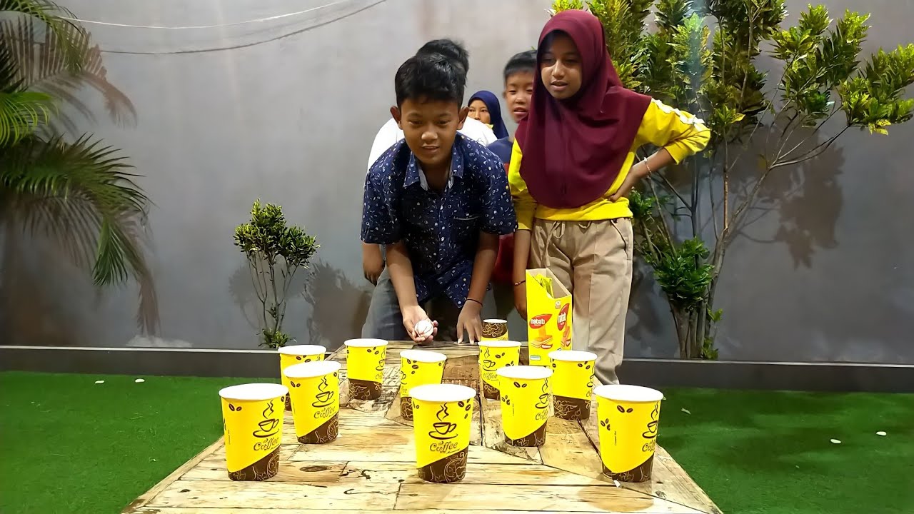 Permainan Lempar Bola Keberuntungan | Rahma Ceria !!! - YouTube