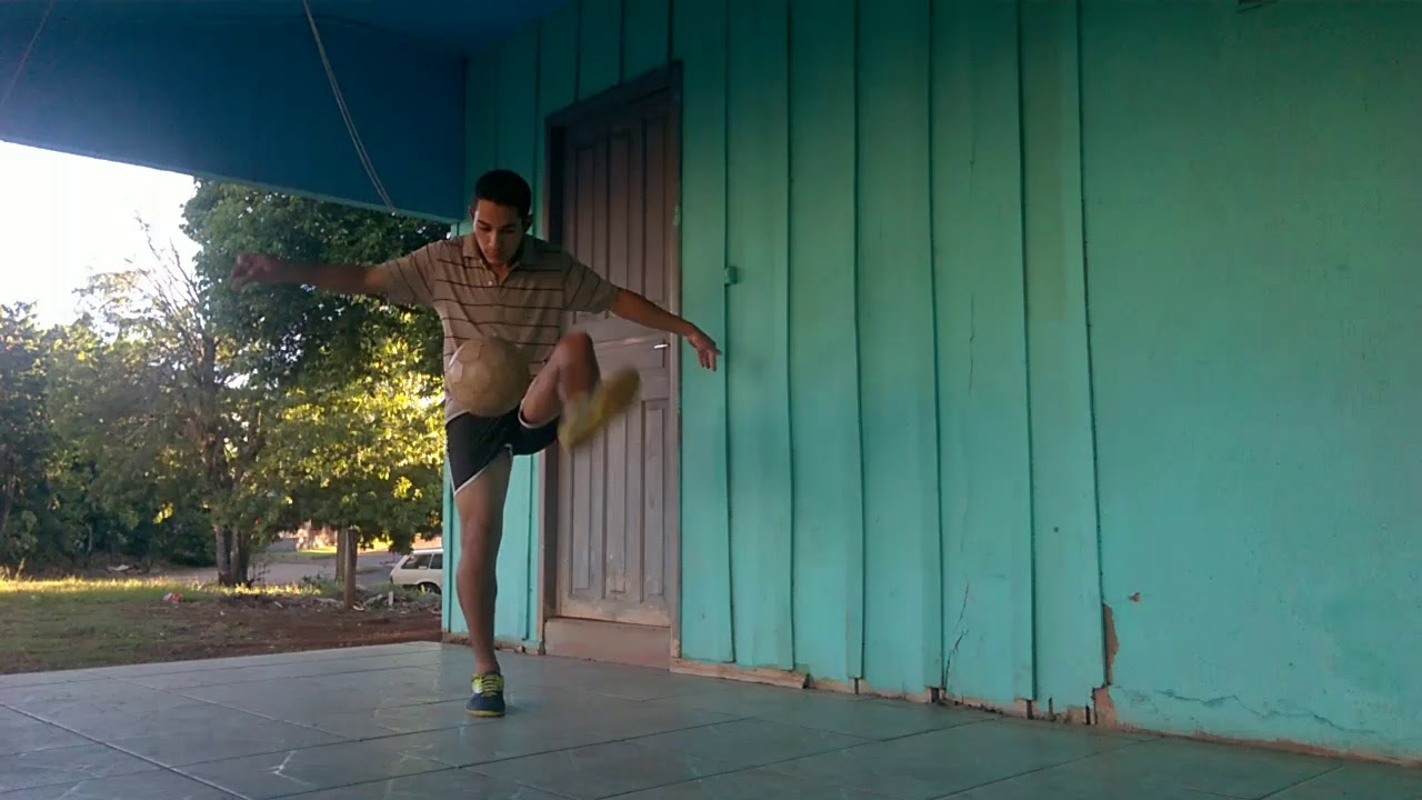 Meu treino de FUTEBOL FREESTYLE na quarentena - YouTube