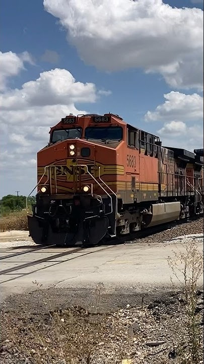 BNSF #5683 (AC4400CW) - YouTube
