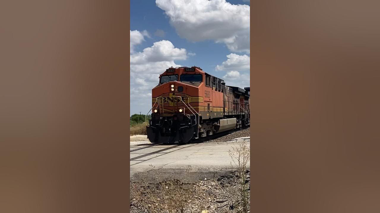 BNSF #5683 (AC4400CW) - YouTube