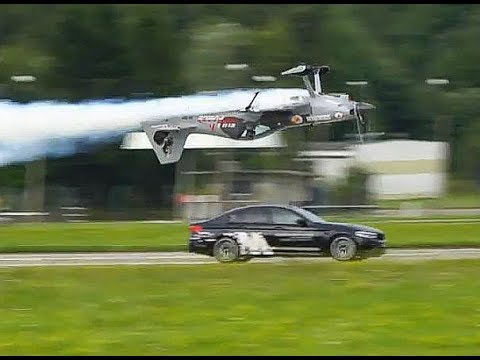 BMW M5 vs Plane. - YouTube