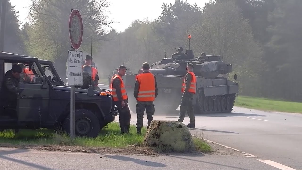 Bundeswehr Panzer Leopard 2 MBT Tank Transportpanzer Fuchs Bergen Hohne ...