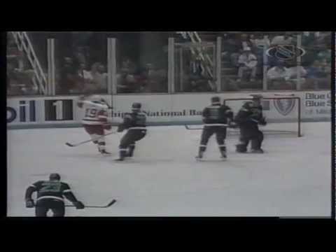 Steve Yzerman goal (Game 5 1992 vs Minnesota) - YouTube