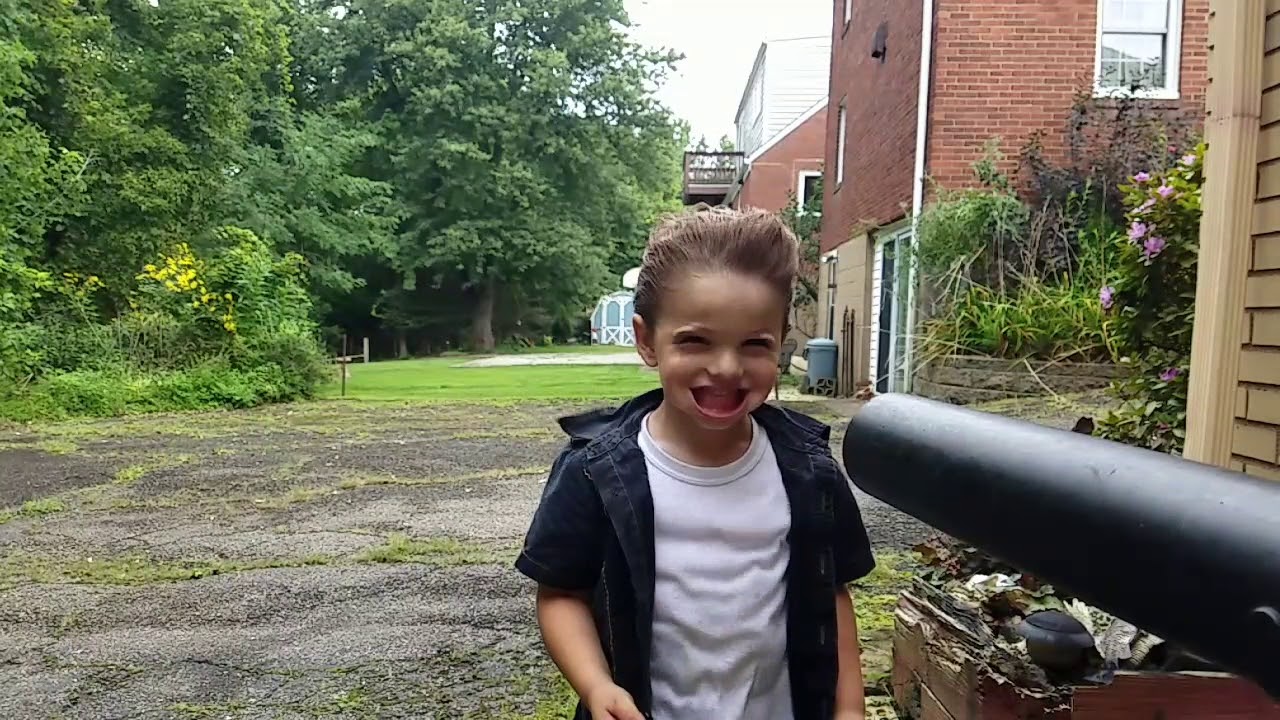 Leaf blower fun!(2) - YouTube