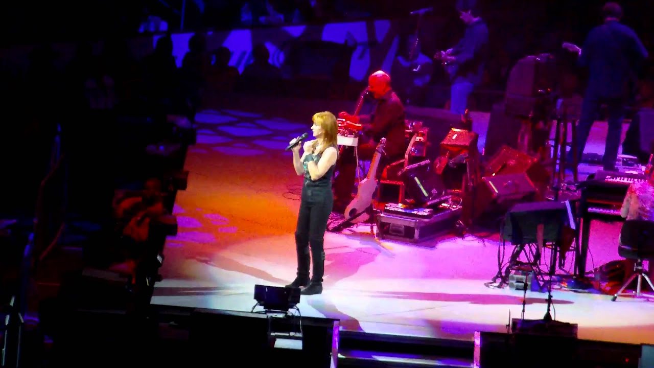 Reba McEntire ~ Consider Me Gone (LIVE) - YouTube