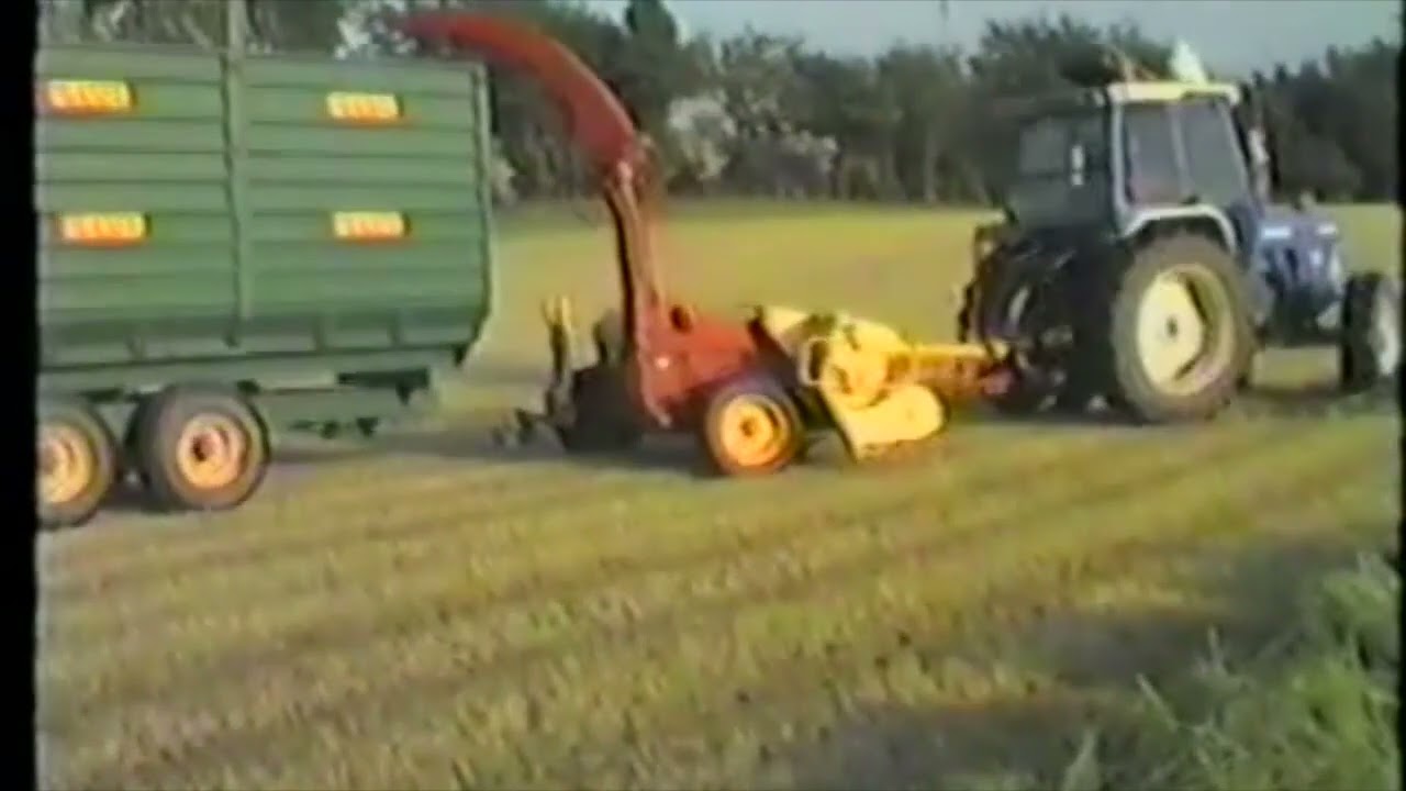 CLASSIC FORD TRACTOR SILAGE IN 1988 SCOTLAND - YouTube
