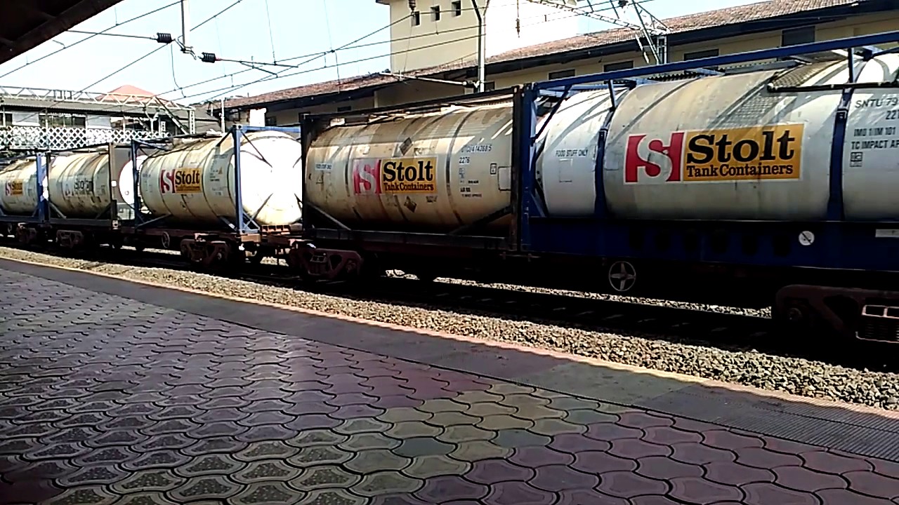 Indian Railways: Oil tanker train hauled by WAG7 attacks peaceful ...