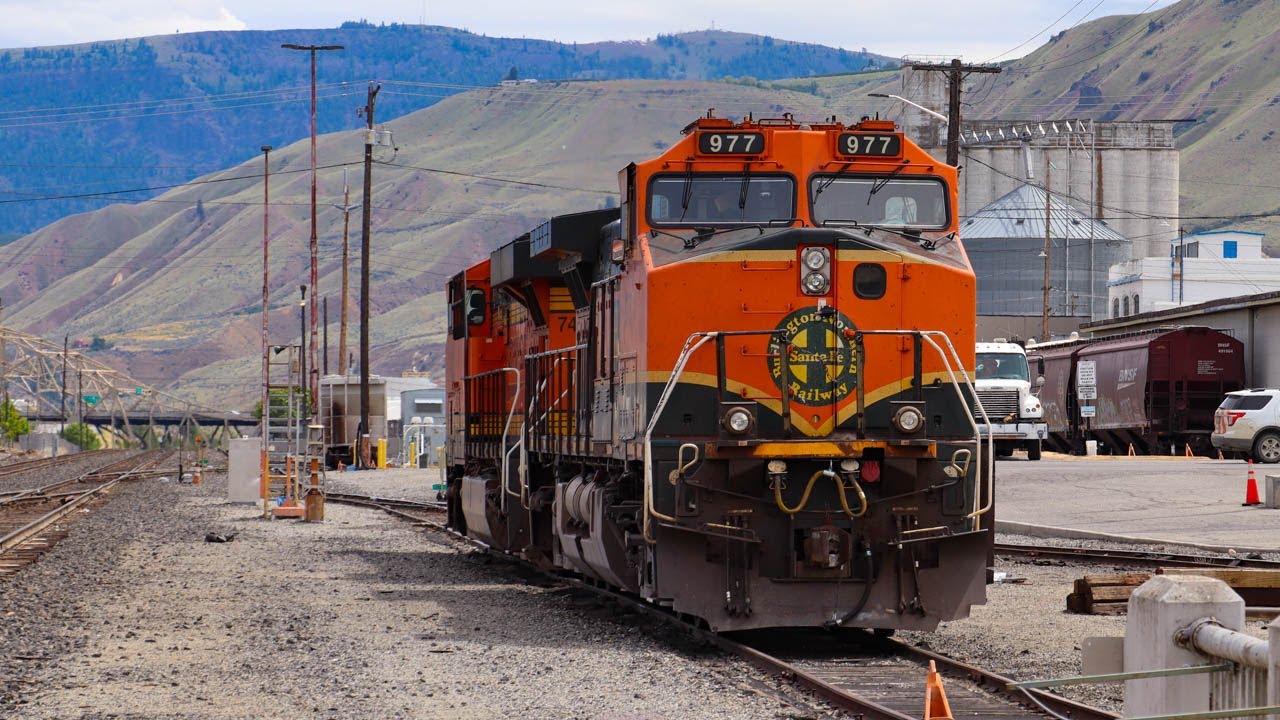 BNSF & Amtrak Trains Along BNSF's Scenic Subdivision | Ft. NS ...