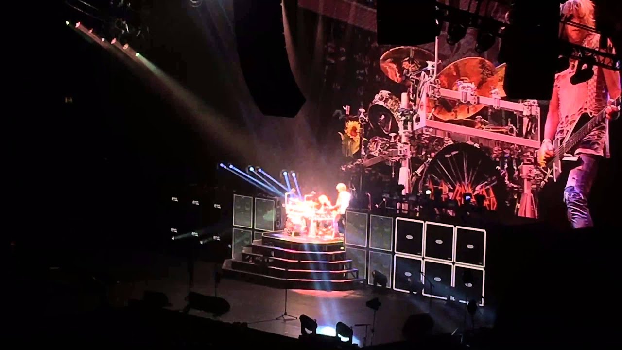 One Armed Drummer Rick Allen Drum Solo - Genting Arena 12/12/15 ...
