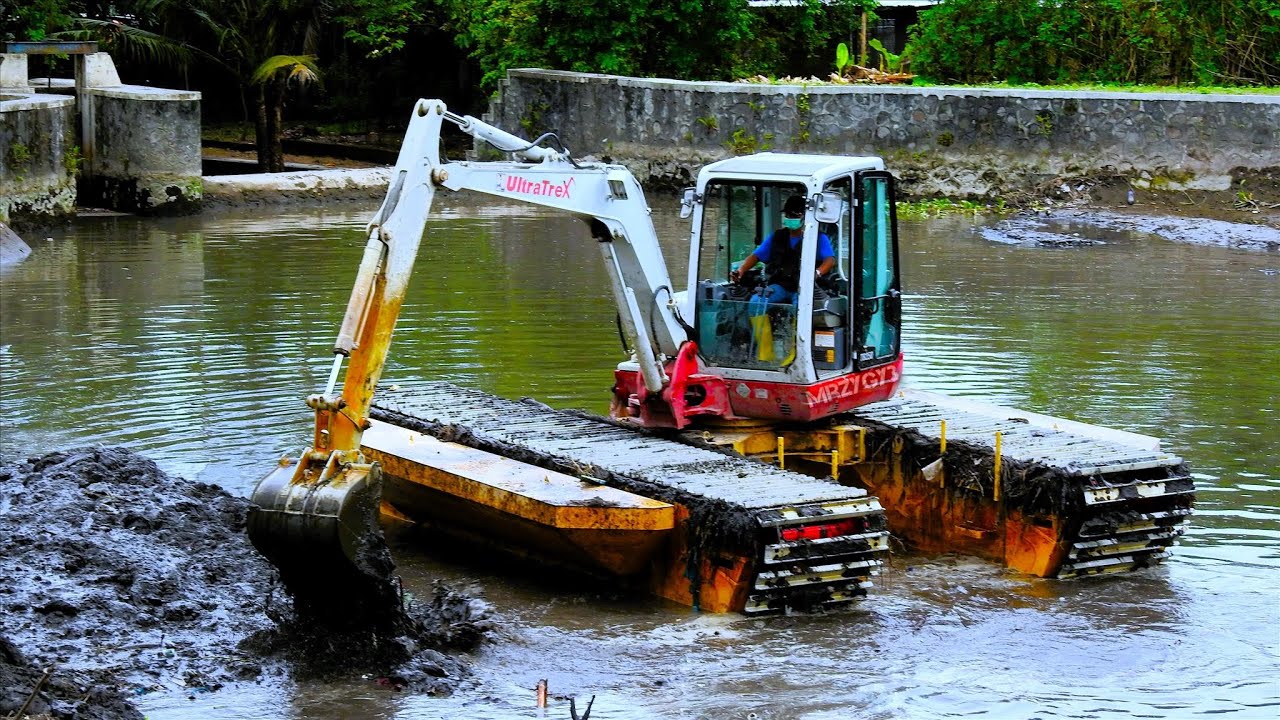 Mud Digging With The Mini Amphibious Floating Excavator - YouTube