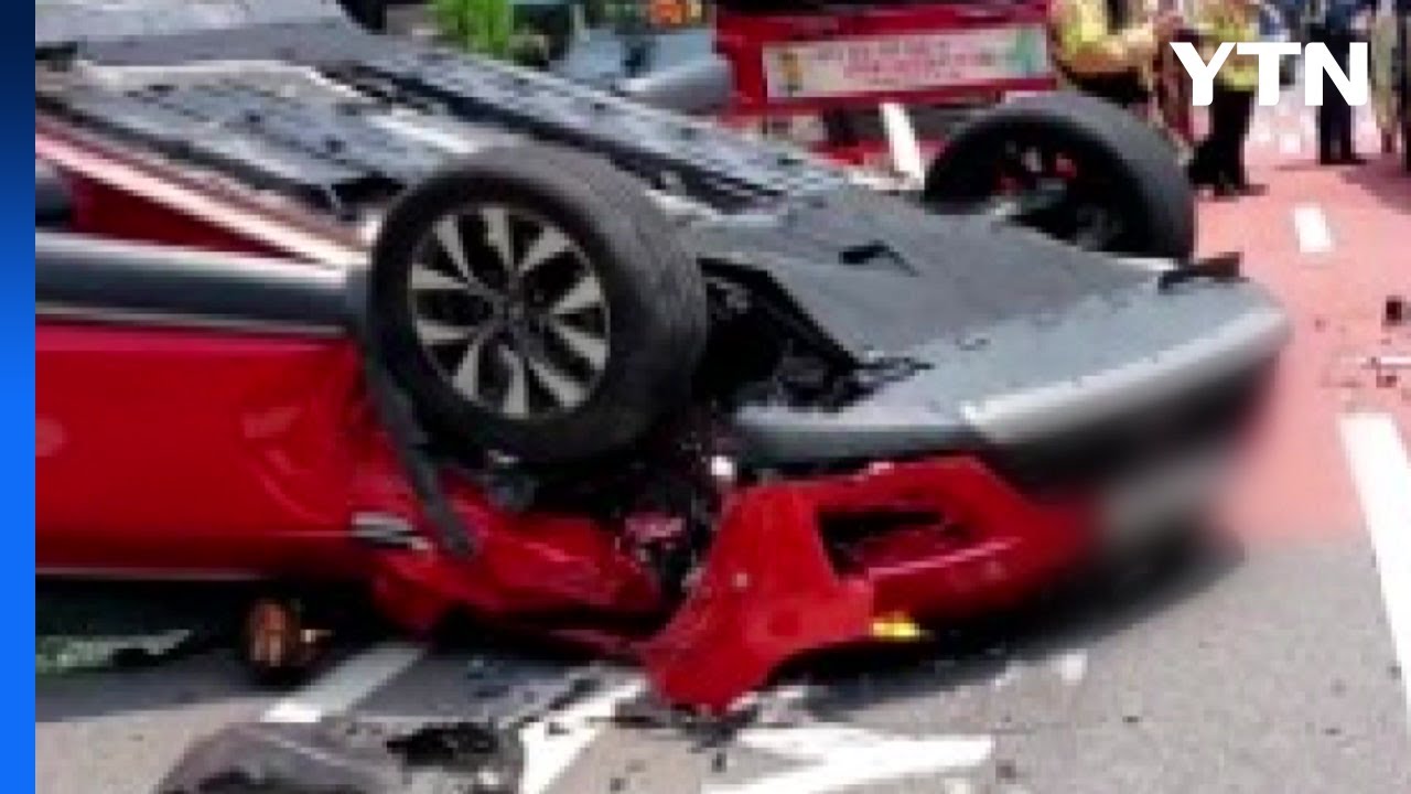 승용차가 오토바이·SUV 잇따라 들이받아...4명 경상 / YTN - YouTube
