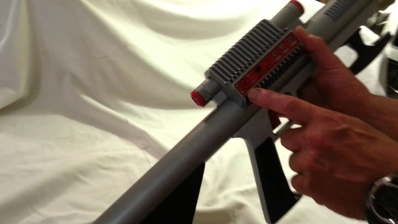 Lost In Space 2nd Season Laser Rifle Working with SFX - YouTube