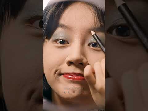 𝘔𝘢𝘬𝘦𝘶𝘱 𝘵𝘶𝘵𝘰𝘳𝘪𝘢𝘭 𝘣𝘺 𝘏𝘺𝘦𝘳𝘪 𝘙𝘦𝘱𝘭𝘺 1988😂| hye ri funny kdrama | #reply1988 #shorts #kdrama | #mua