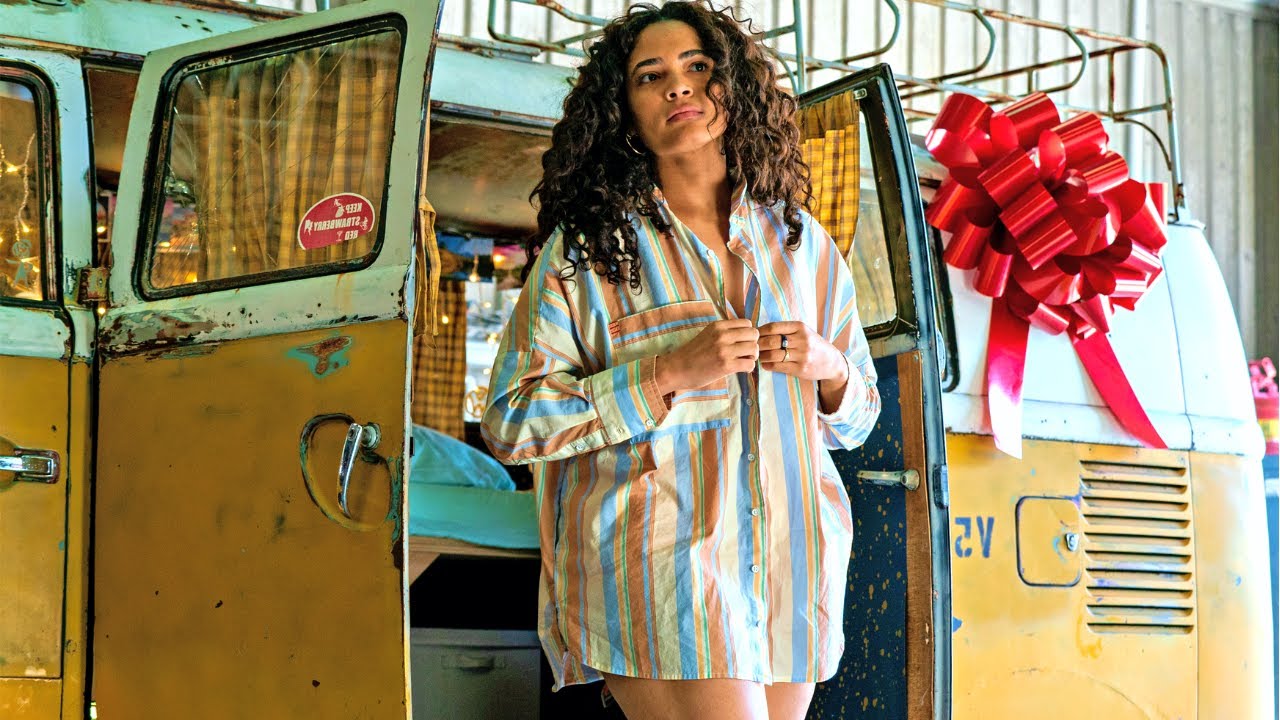 Poor Singer's Van Broke Down In Small Town, But Who She Meets Next ...