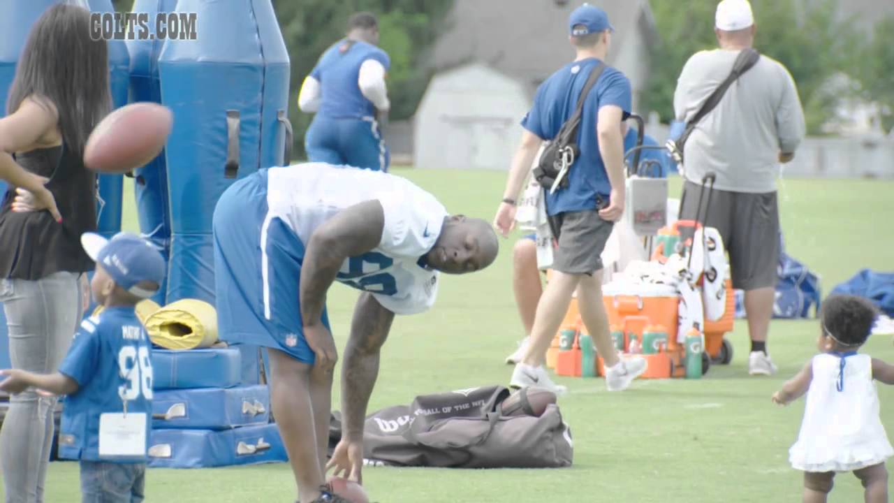 Colts Highlight of the Day: Mathis with His Kids - YouTube