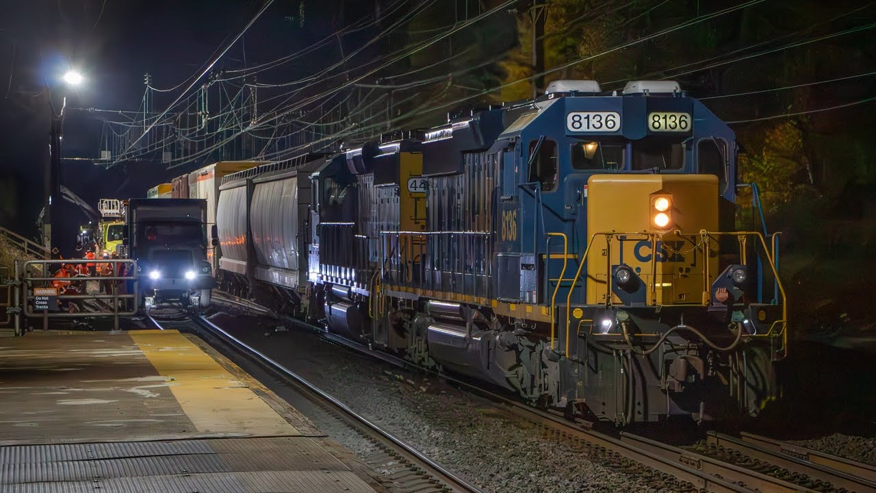 [RF] - Conrail OI-32/JR-8 at Metuchen Station - YouTube