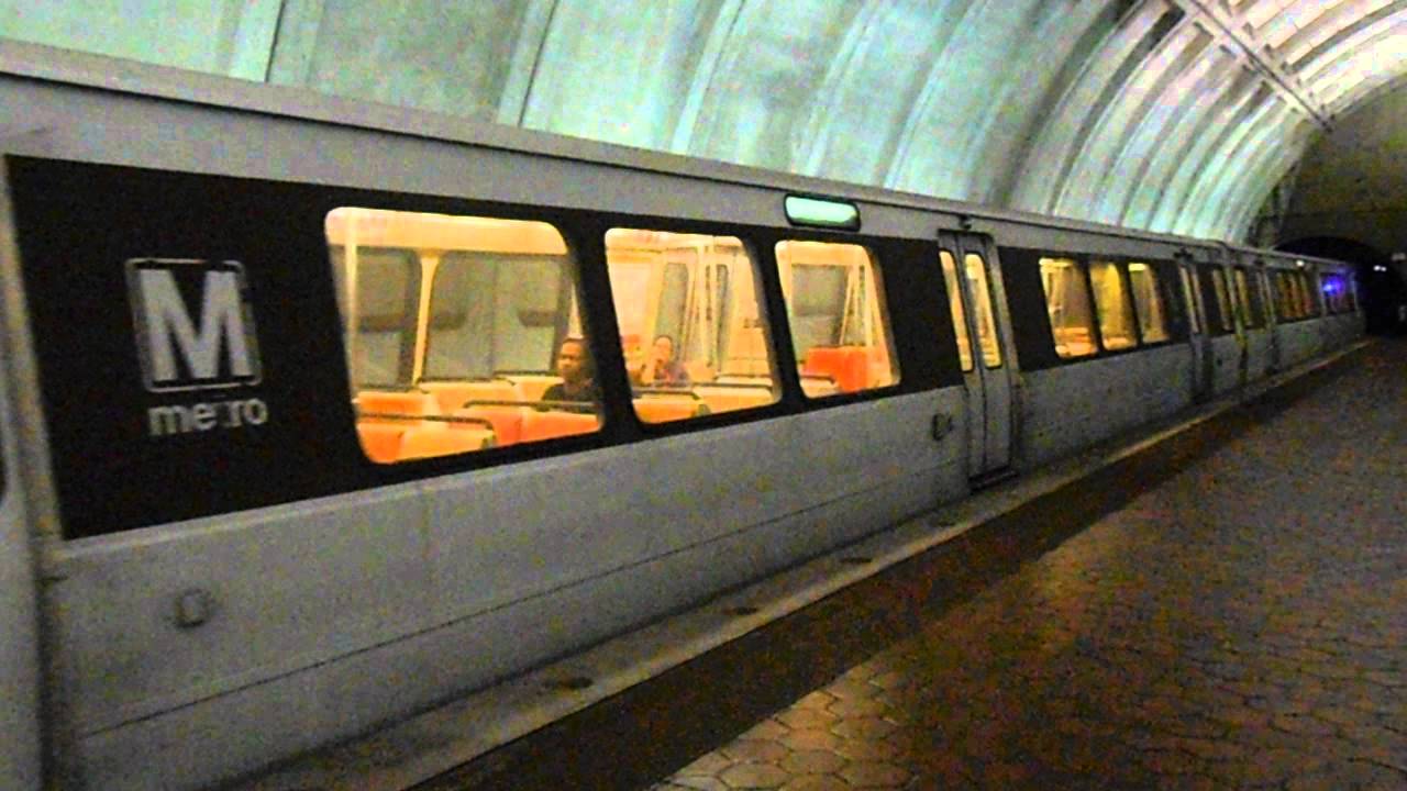 DC Metro (WMATA): 8 cars train to Grosvenor at Medical Center - YouTube