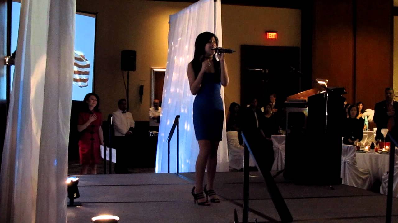 Siri sings the National Anthem at APAHA Gala - YouTube