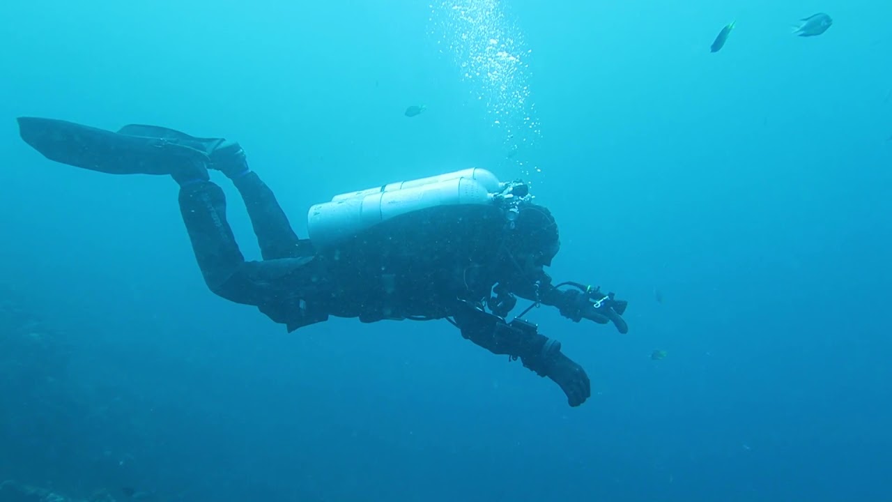 Technical diving skills- Diving in a twinset - YouTube