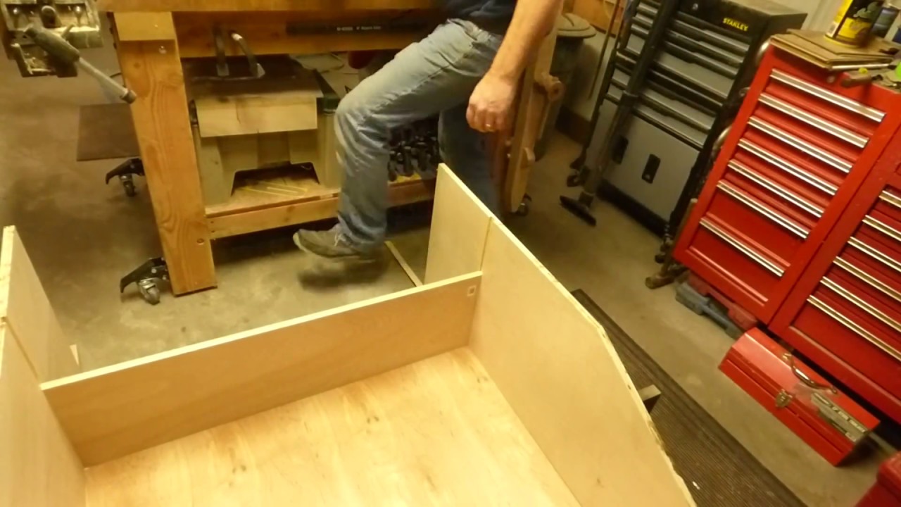 Mission Style Furniture: DIY Reloading Bench - YouTube