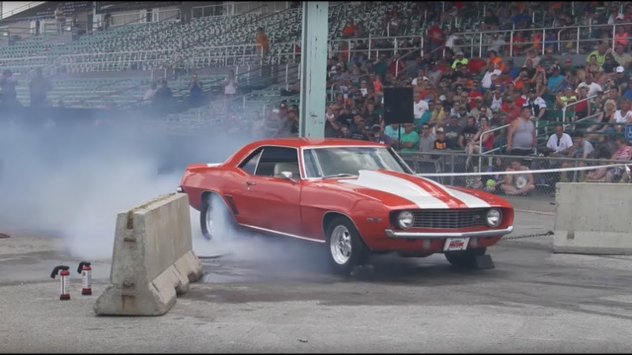 Camaro burnout at the Street Machine Nationals! - YouTube