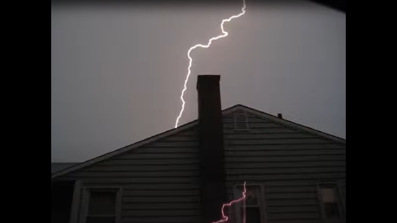 Lightning strikes - power goes out - YouTube