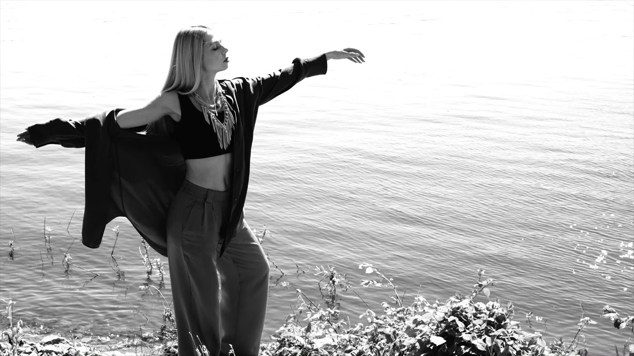 Anna Bogush - YouTube