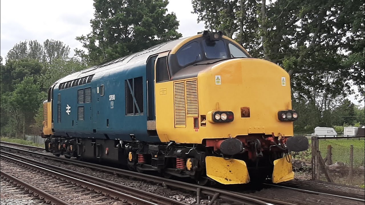 Class 37 37610 heads away from Paddock Wood heading toward Ashford ...