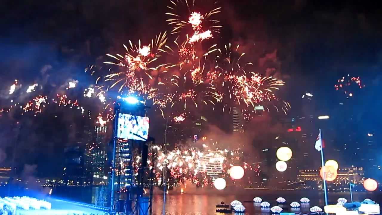 Fireworks @National Day Parade 2011, Marina Bay Floating Platform - YouTube