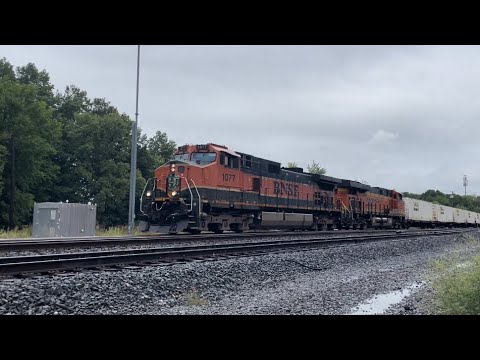 BNSF 1077 leads NS 29P - YouTube