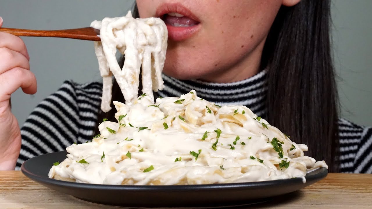 ASMR Eating Sounds: Creamy Fettuccine Pasta (No Talking) - YouTube