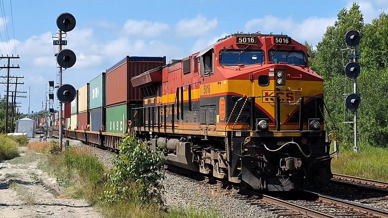BEFORE THEY'RE GONE! Southern Belle KCS Power on CPKC Stack Train ...