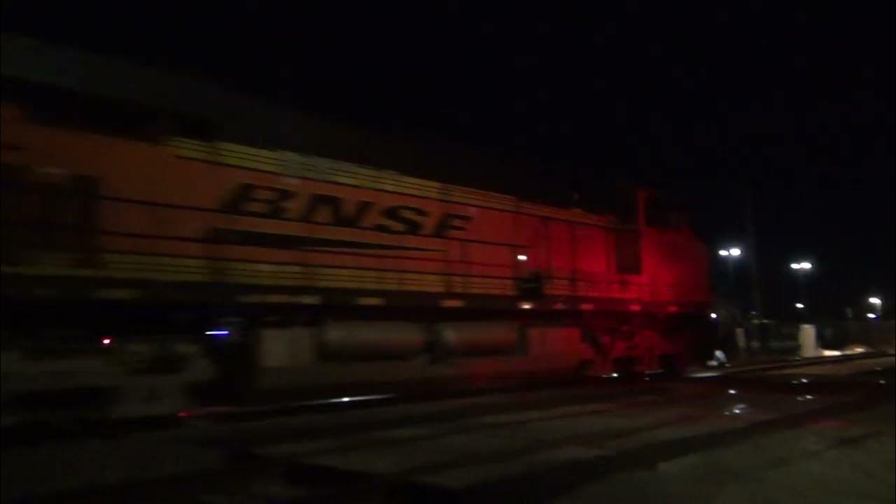 BNSF #7581 Leads WB Stacktrain. Olathe, KS 11/23/24 - YouTube