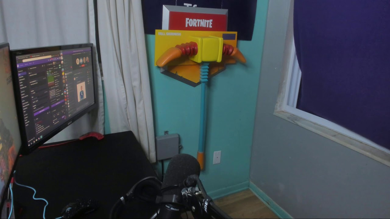 Tfue jumps out window after reaching 6 million Twitch followers - YouTube