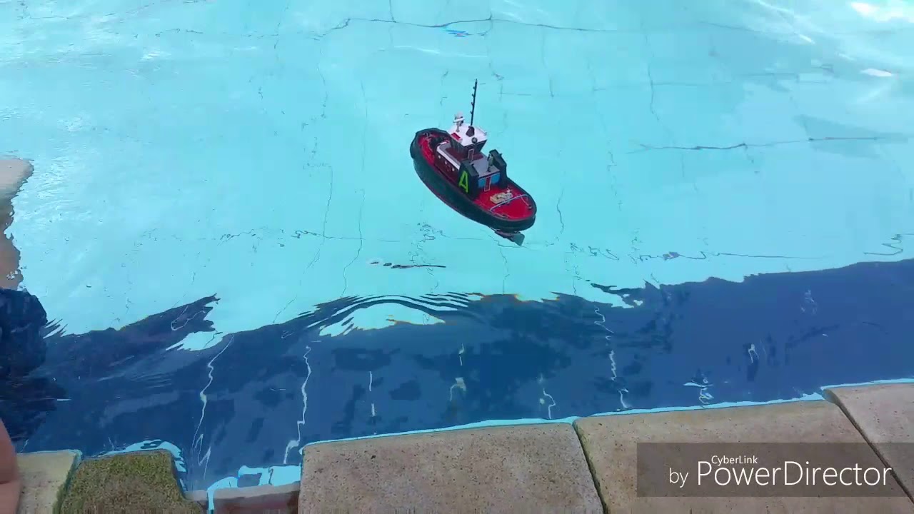 Micro tugboat in pool - YouTube