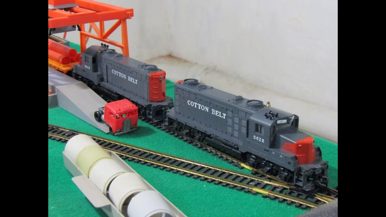 TYCO Cotton Belt GP20 powered/unpowered pair #5628 - YouTube