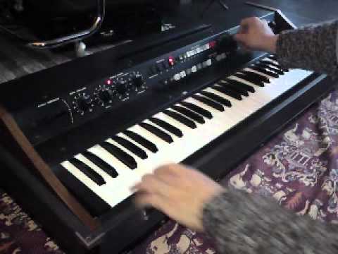 Crumar Organizer - Analog Bass Demo - YouTube