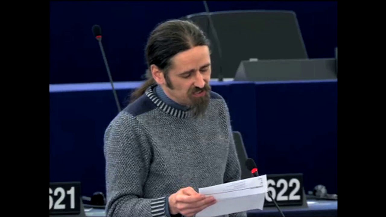 Luke Ming Flanagan tackles Ireland's odious bank debt - YouTube