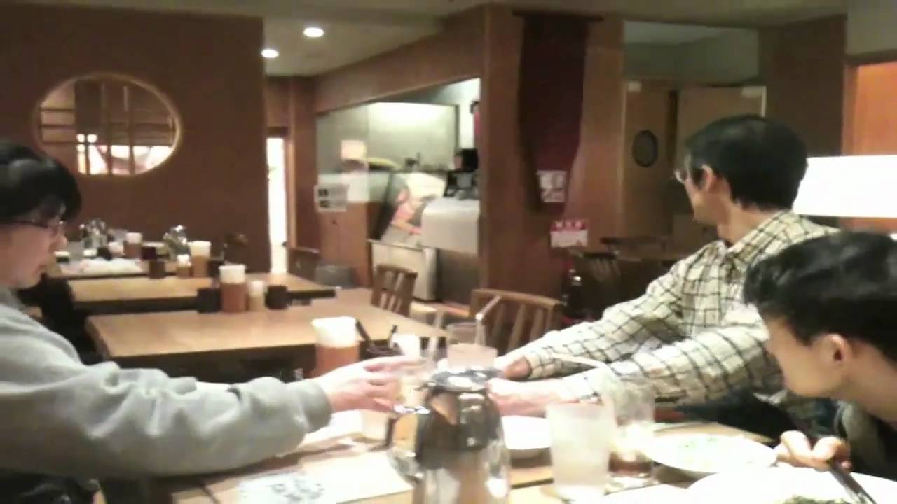 earthquake in restaurant in tokyo japan 2011 - YouTube