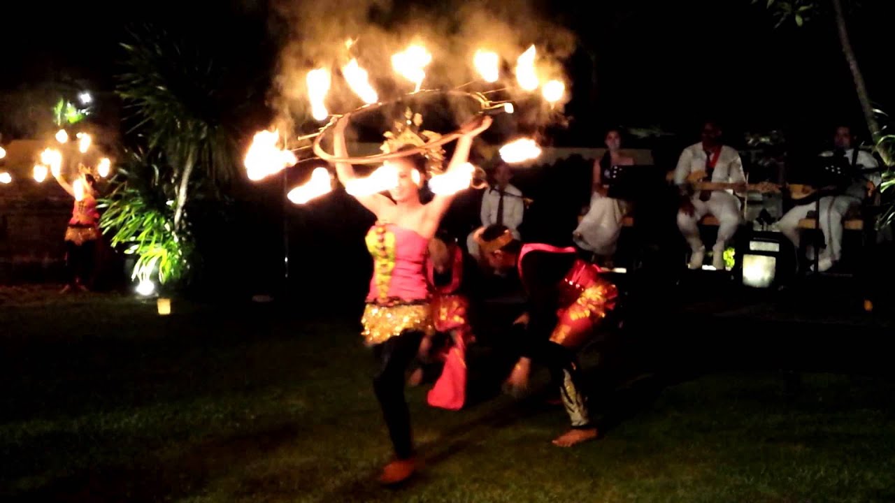 Balinese Fire Dance - YouTube