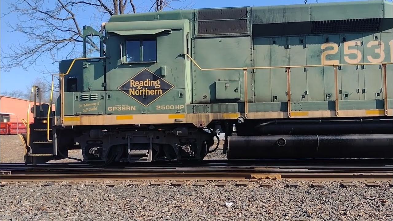RBMN 2531 & RBMN 2010 Pulling into Reading Outer Station - YouTube