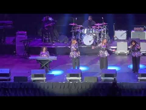 The Clark Sisters sing 🎤  Blessed and Highly Favored