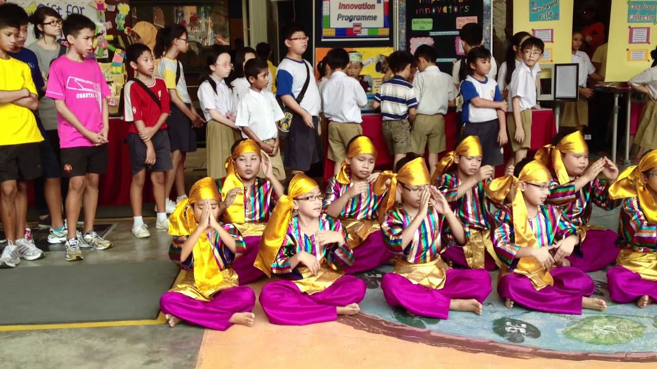 Qihua Primary School did Dikir Barat - YouTube