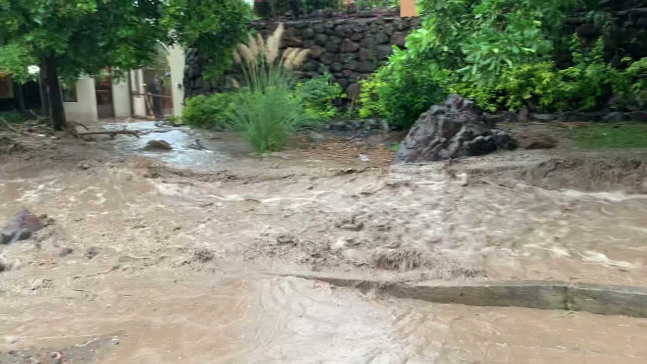 Arroyo overflowing 2021 - YouTube