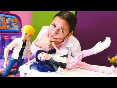 Marinette arabanın önüne atlıyor ve sakatlanıyor! Oyuncak bebek videosu