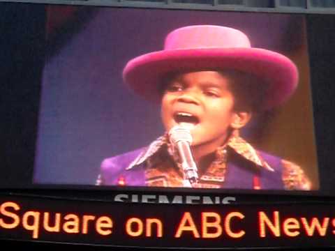 MICHAEL JACKSON MEMORIAL, Times Square, July,7,2009 (part 4) - YouTube
