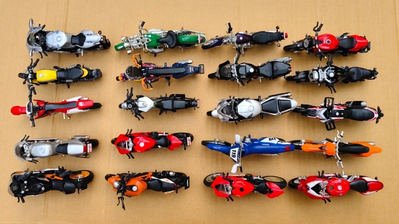 Scale Model Motorcycles 1/18 Scale on the Floor - Reviewing By hands ...