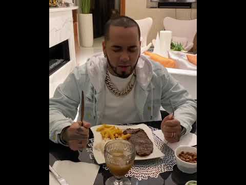 Anuel AA POR FIN ENSEÑA SU CALVA!! - YouTube